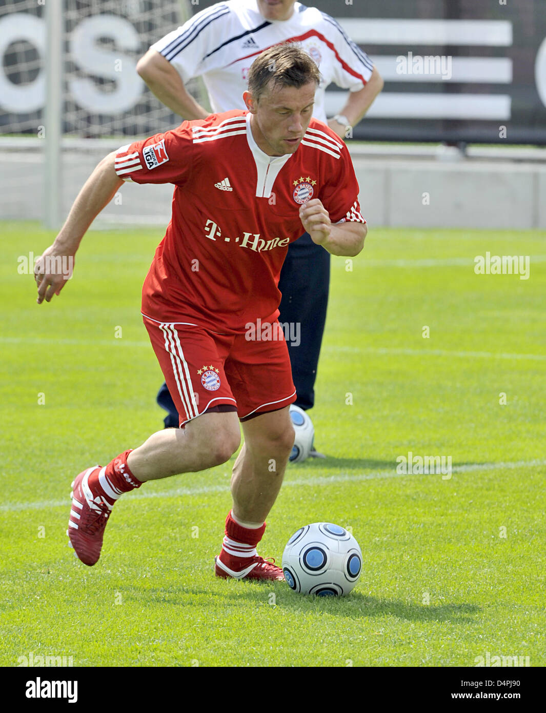 Training kick off fc bayern munich hi-res stock photography and images ...