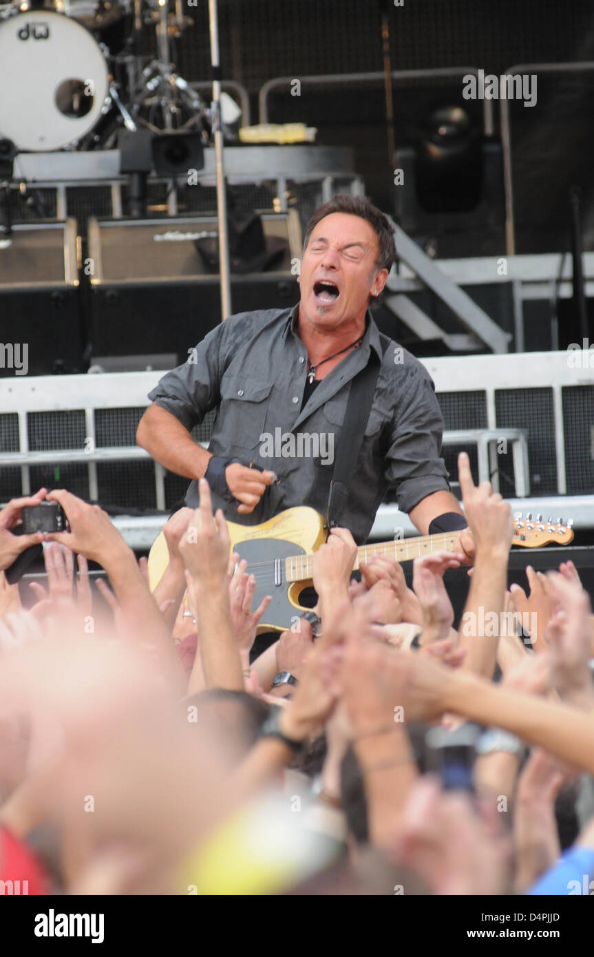 US singer Bruce Springsteen and the E Street Band perform at the ...