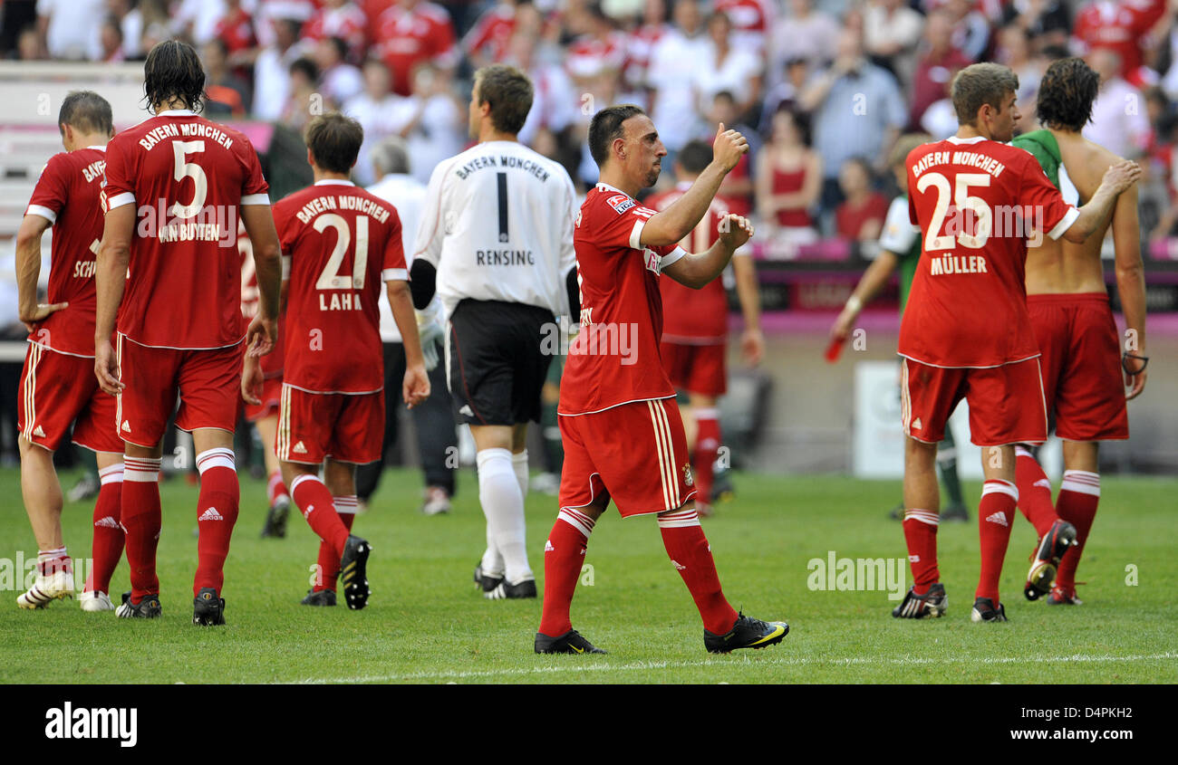 Munich?s players cheer to the fans after the German Bundesliga match FC ...