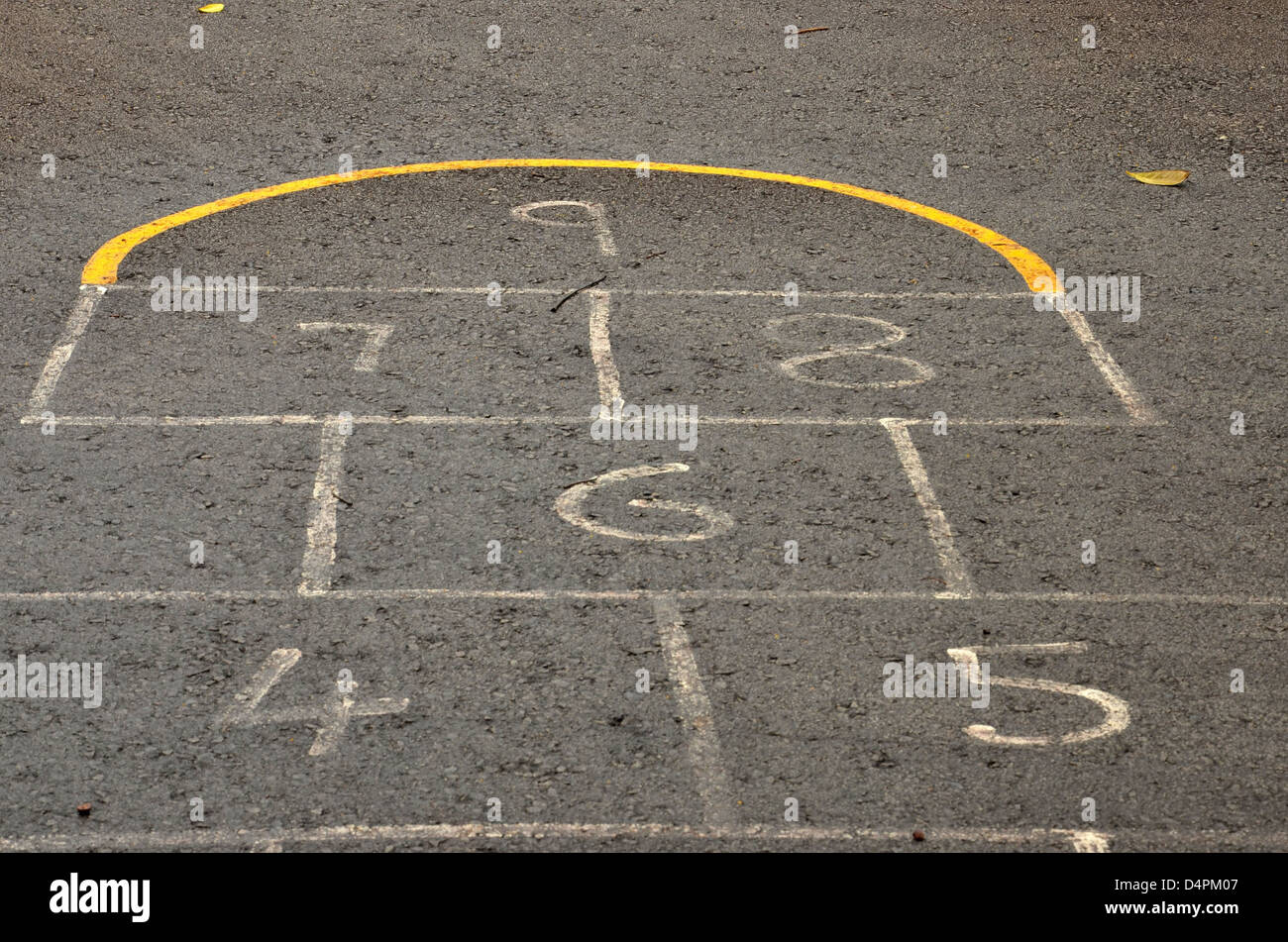 Hopscotch grid hi-res stock photography and images - Alamy