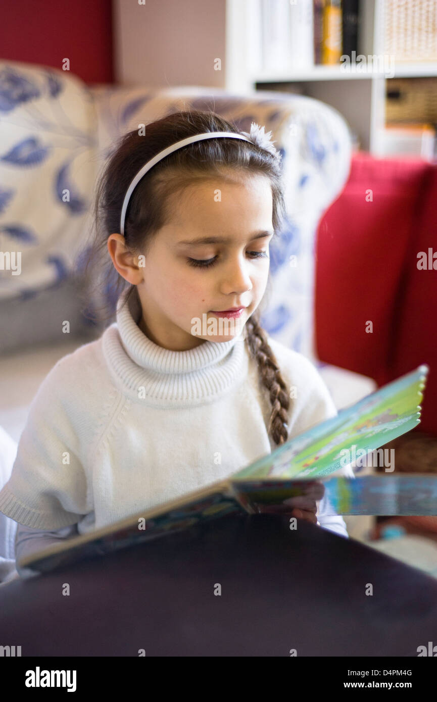 child read the book Stock Photo - Alamy