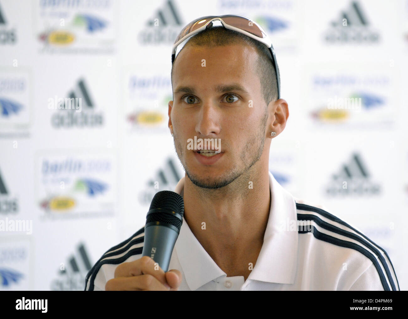 US 400m sprinter Jeremy Wariner speaks at a press conference at the ...