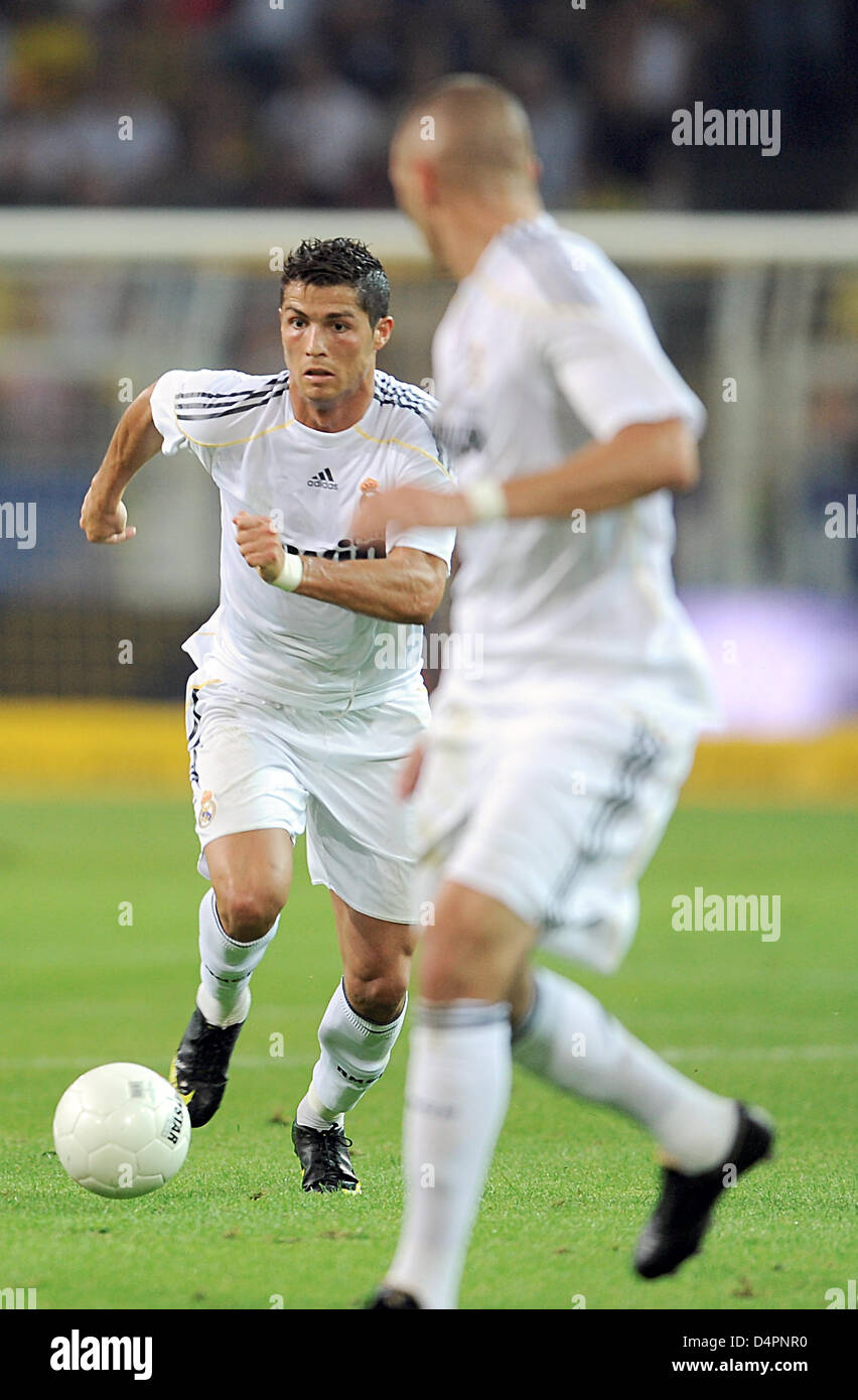 Cristiano ronaldo real madrid 2009 hi-res stock photography and images ...