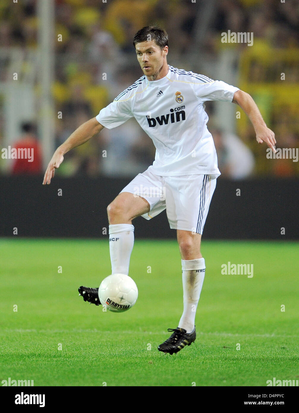 Xabi alonso real madrid august 2009 hi-res stock photography and images ...