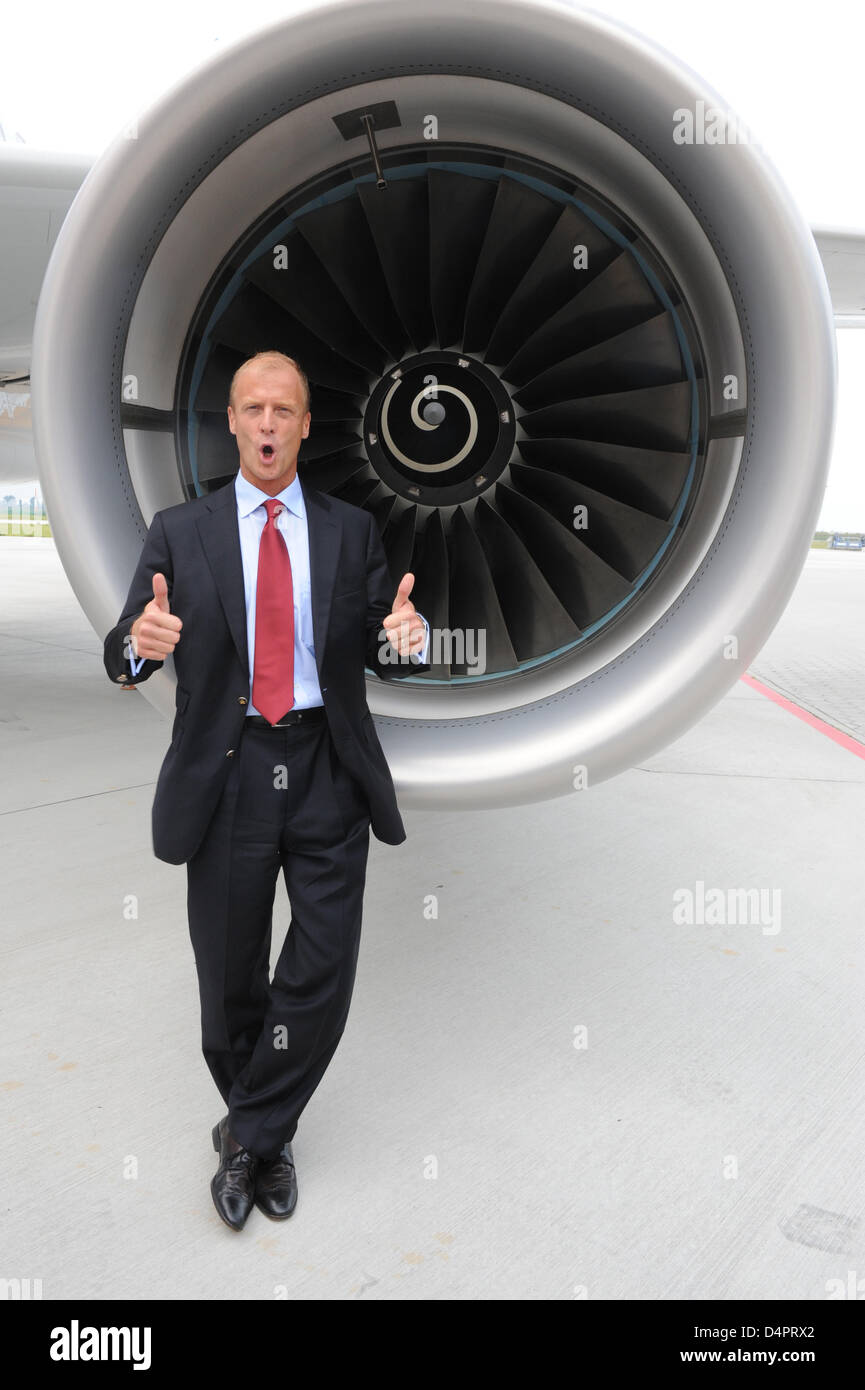 Tom Enders, CEO of Airbus, poses in front of an Airbus A319 in Hamburg ...