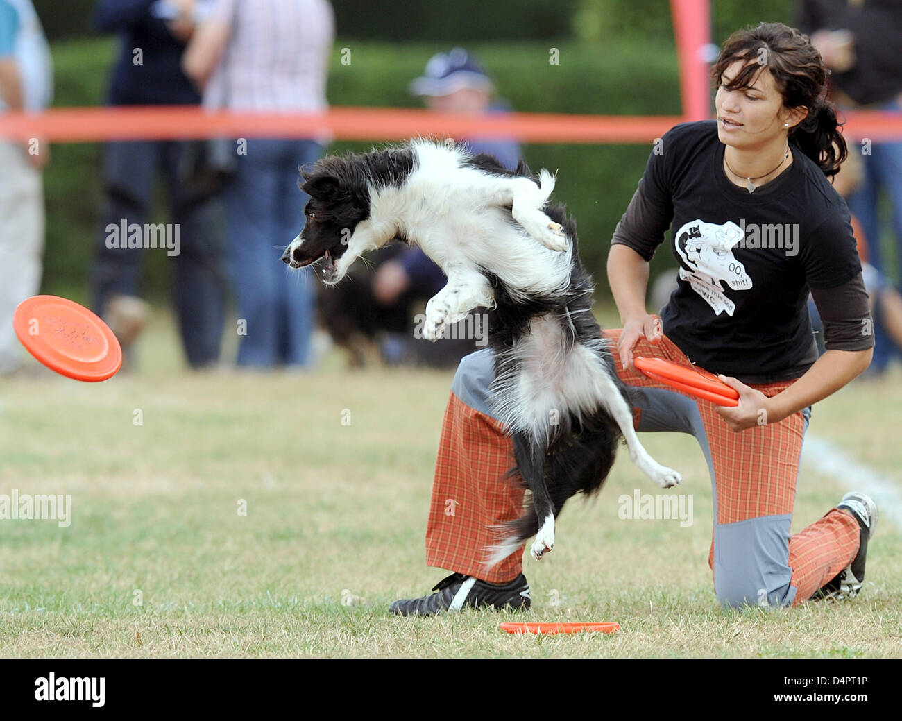 Czech Lucka Schoenova presents the skills of her Border Collie ?Dixi ...