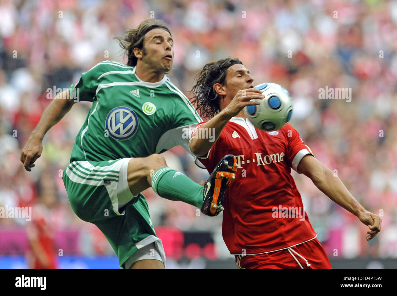 Bayern Munich?s Mario Gomez (R) vies for the ball with Wolfsburg?s ...