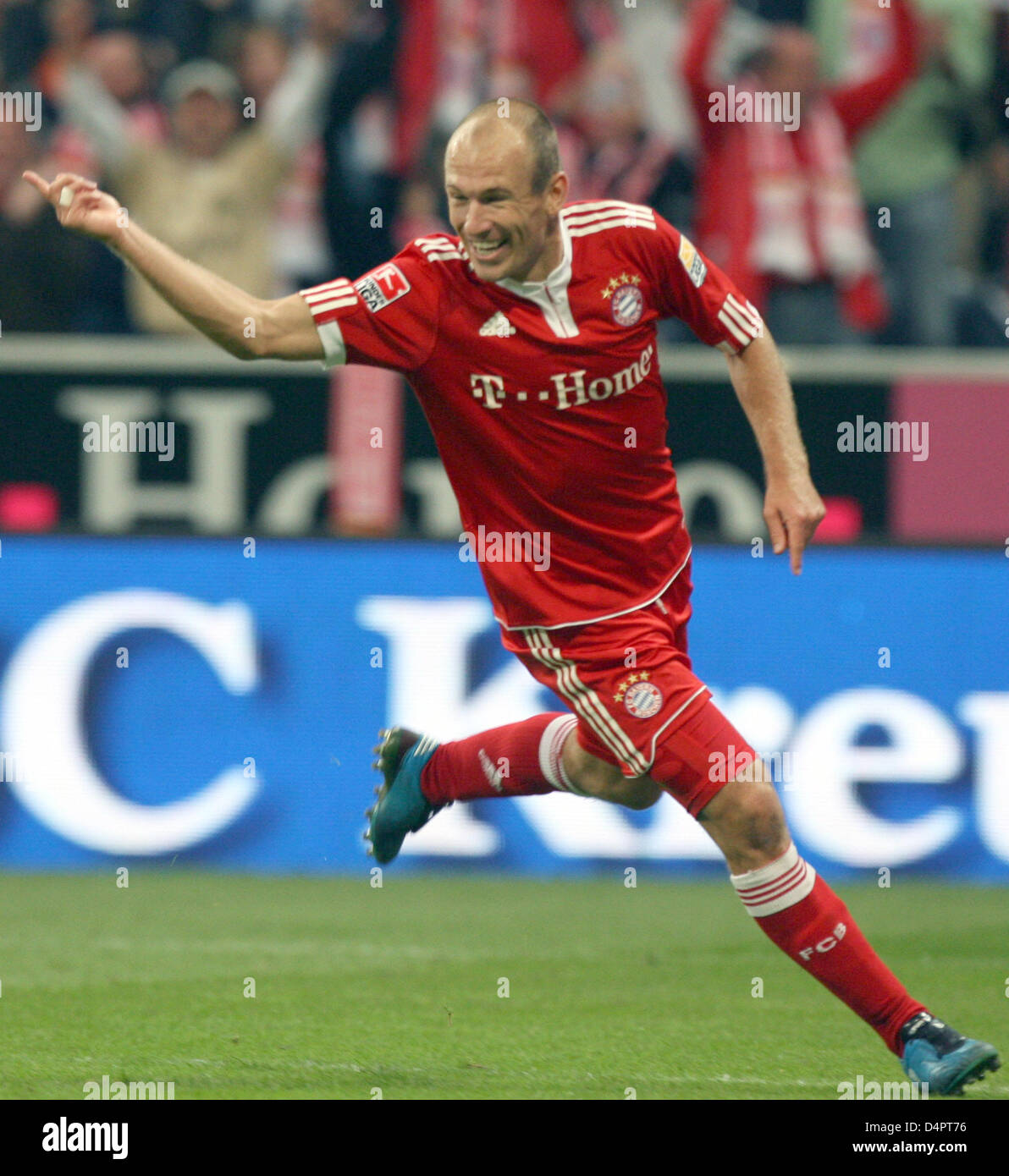 Bayern Munich?s new player Arjen Robben cheers after his goal to 3-0 ...