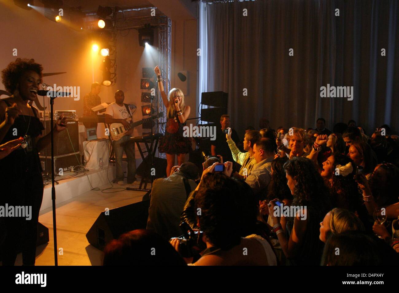 Britisch singer Pixie Lott performs during a showcase in Berlin ...
