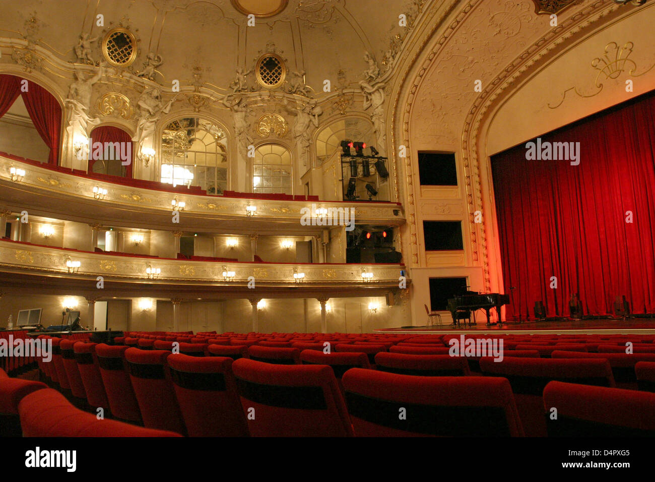 The new seating with integrated interpreter devices of Berlin?s ...