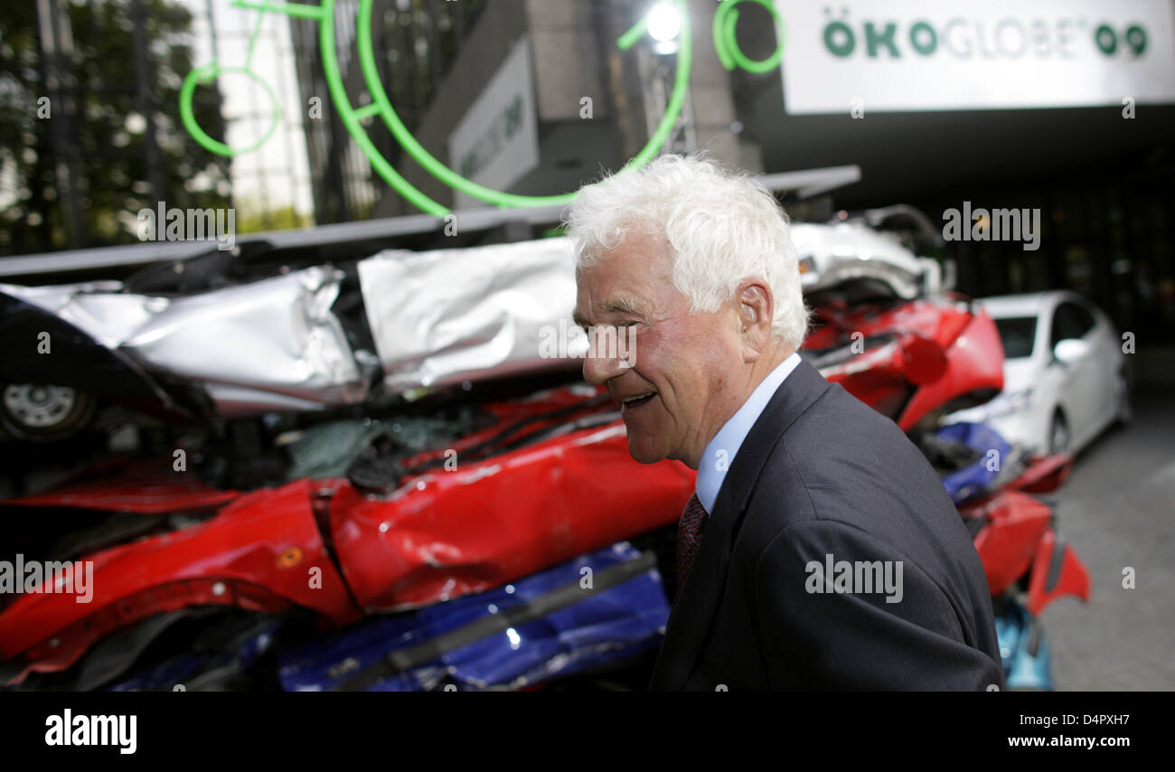 The boss of Austro-Canadian car supplier Magna, Frank Stronach, arrives ...