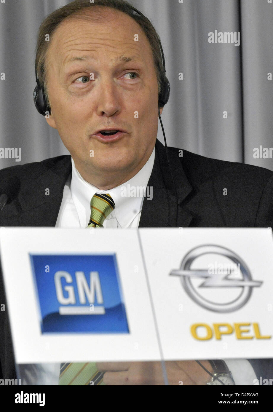 John Smith, chief negotiator for General Motors (GM), at a press ...