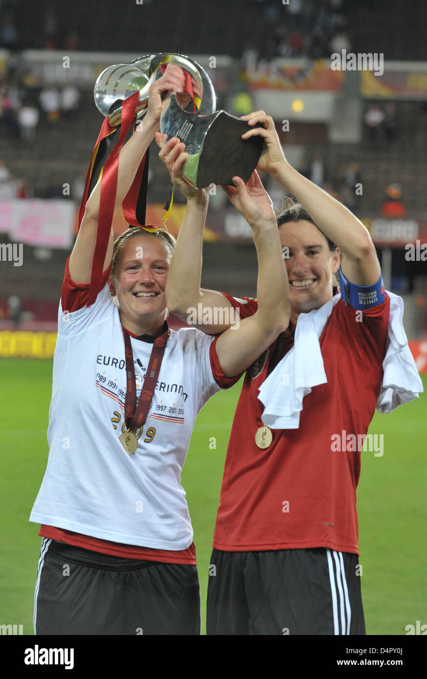 Germany?s Birgit Prinz (R) and Kerstin Stegemann pose with the cup ...
