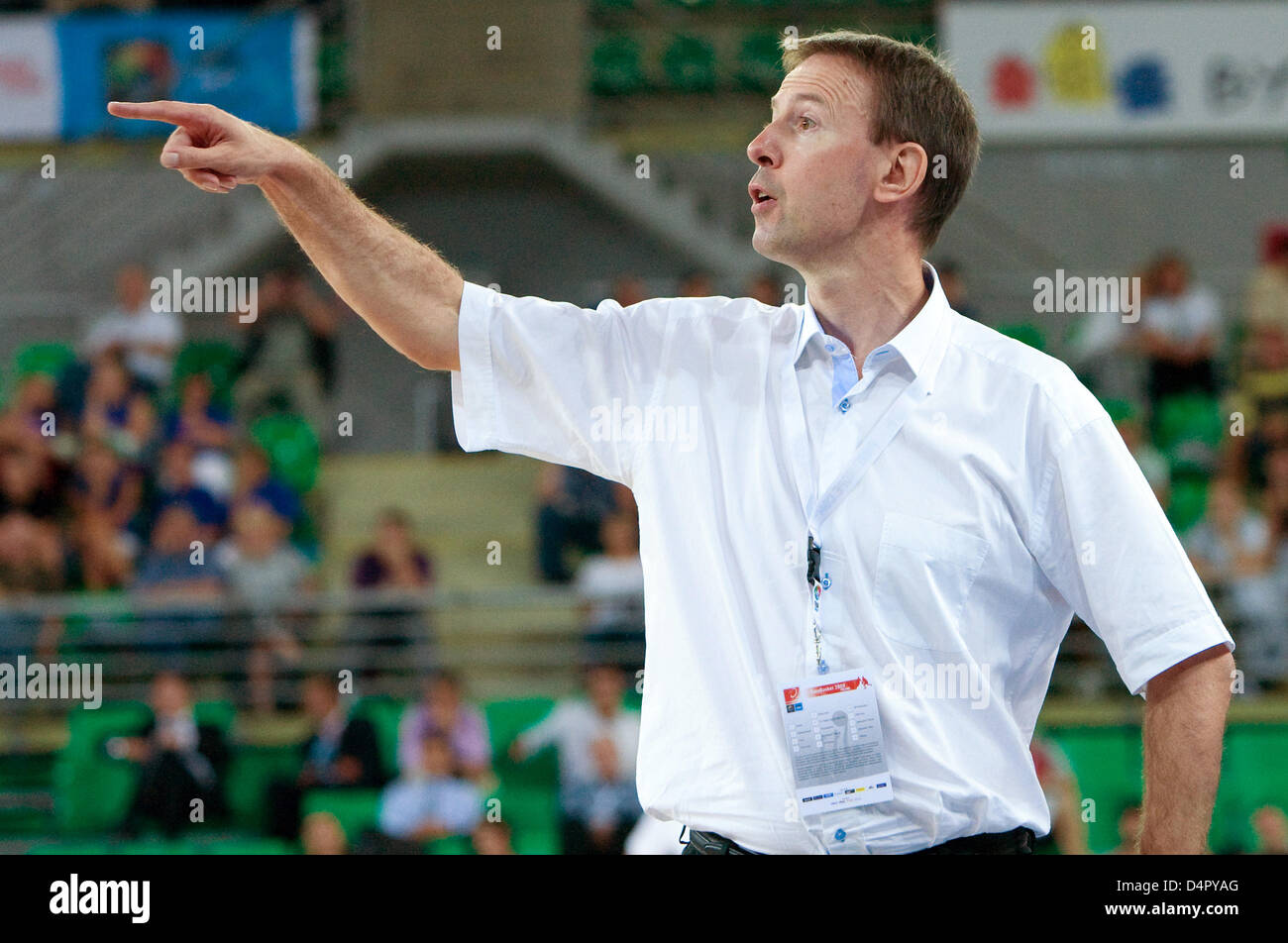 France?s head coach Vincent Collet gestures during the Basketball ...