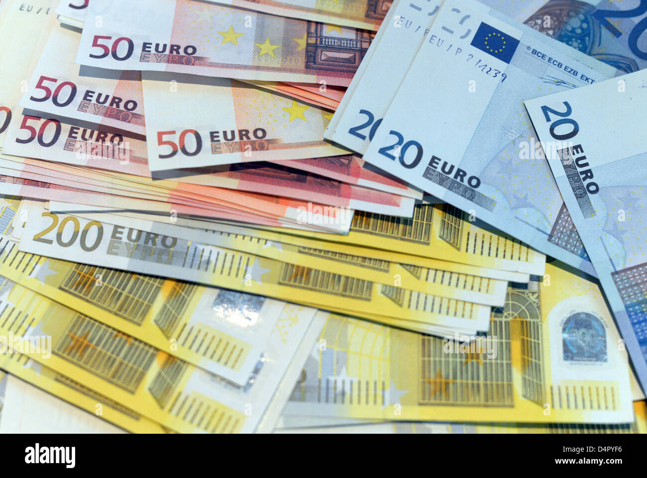 Counterfeit euro notes lie on a table in Duesseldorf, Germany, 18 March ...