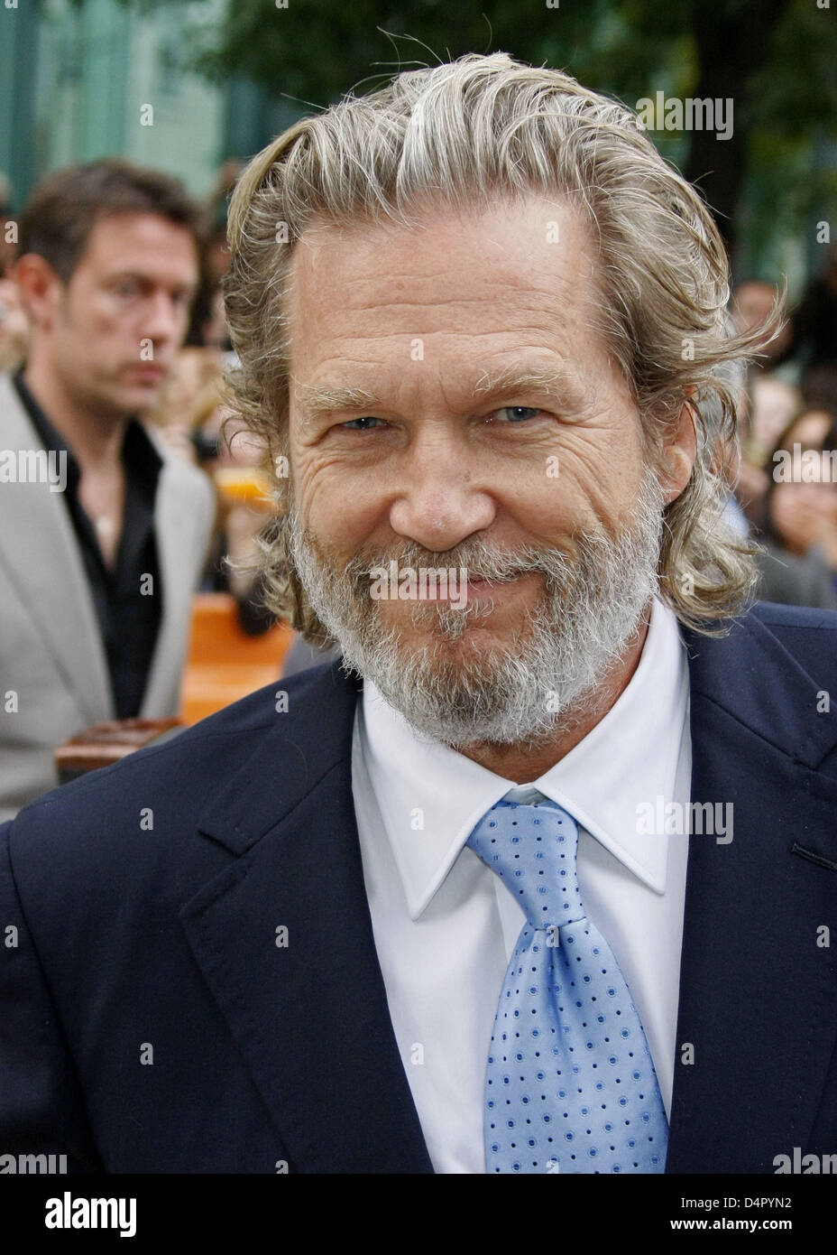 US actor Jeff Bridges arrives for the premiere of the film ?The Men Who ...