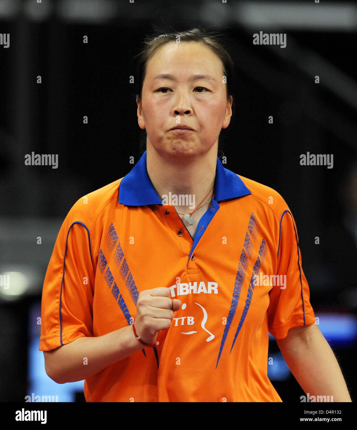 The Netherland?s Li Jiao returns a ball to Belarussia?s Pavlovich at ...