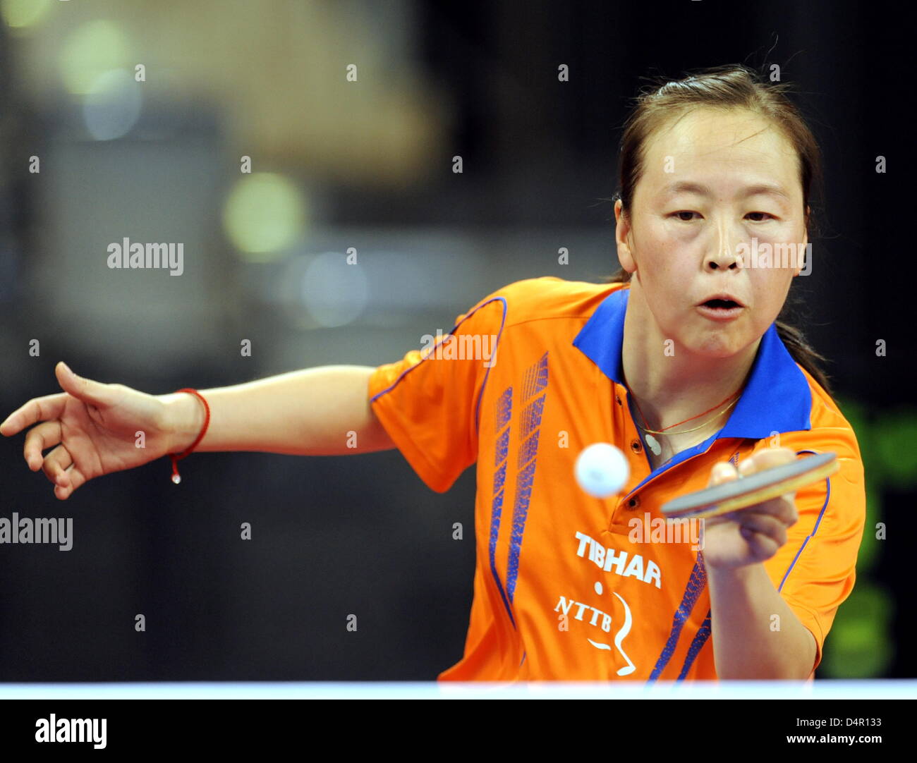 The Netherland?s Li Jiao returns a ball to Belarussia?s Pavlovich at ...