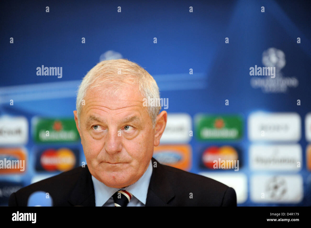 Scottish side Glasgow Rangers? manager Walter Smith smiles during a ...