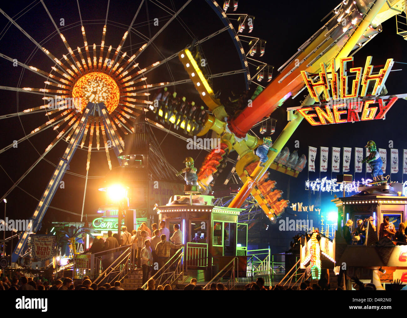 Several illuminated rides pictured at the Oktoberfest in Munich ...
