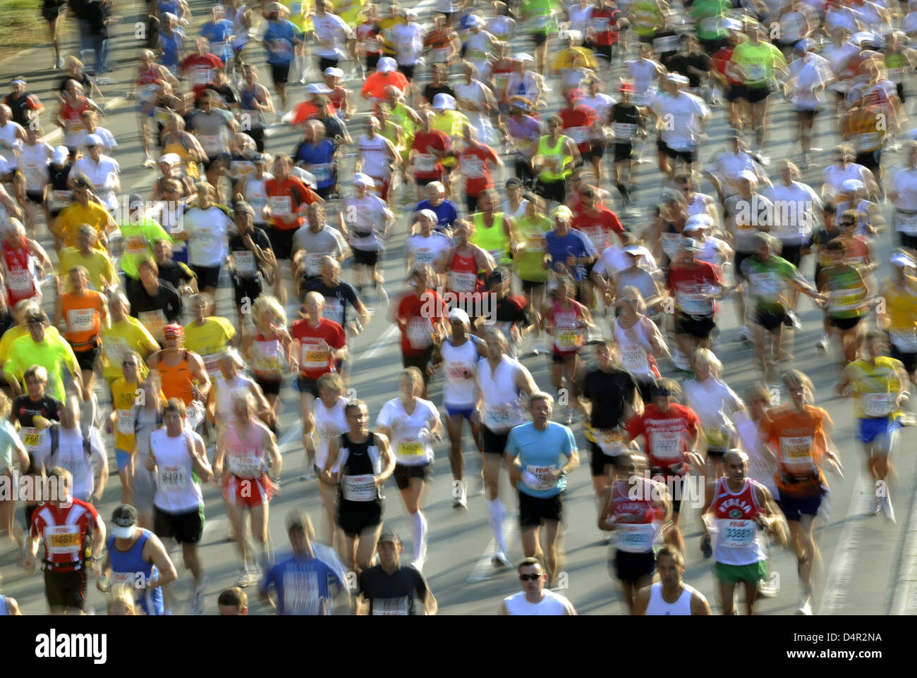 Berlin marathon spectators hi-res stock photography and images - Alamy