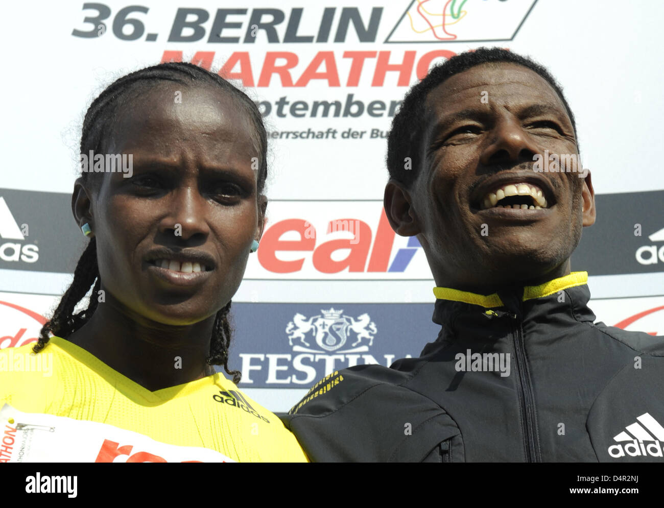 Ethiopian winner Haile Gebrselassie and second placed Ethiopian Atsede ...