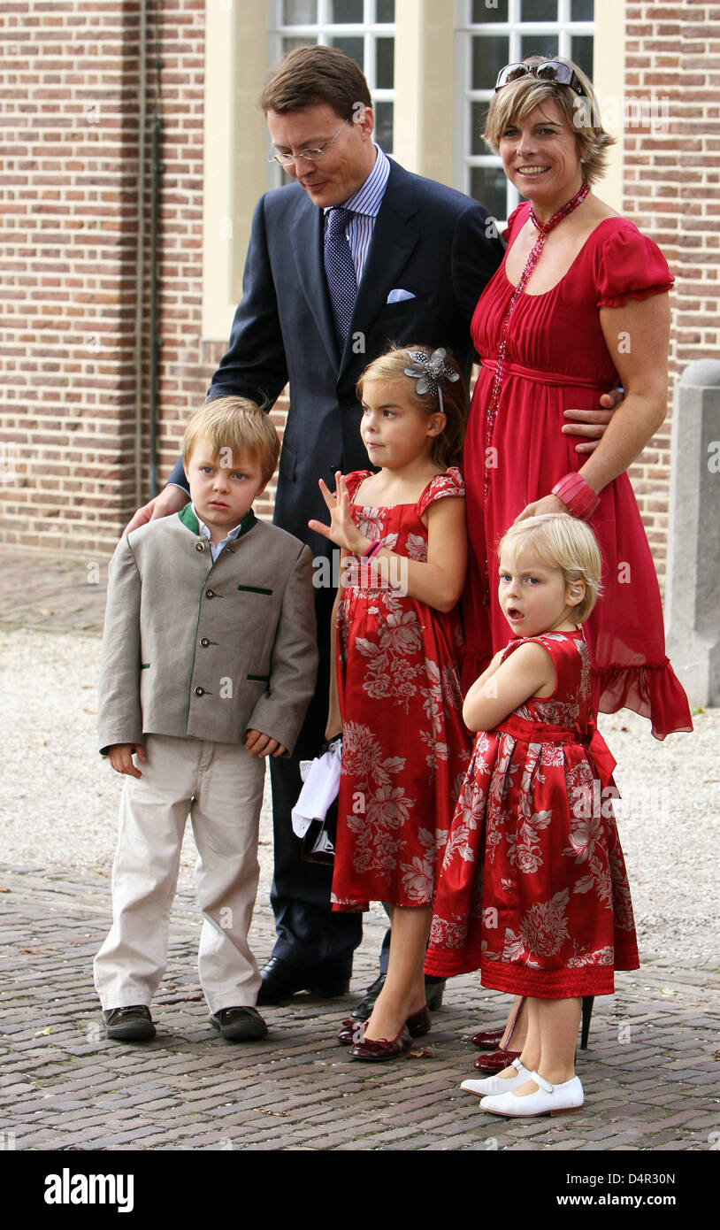 Prince Constantijn (2-L), Princess Laurentien (2-R) and their children ...