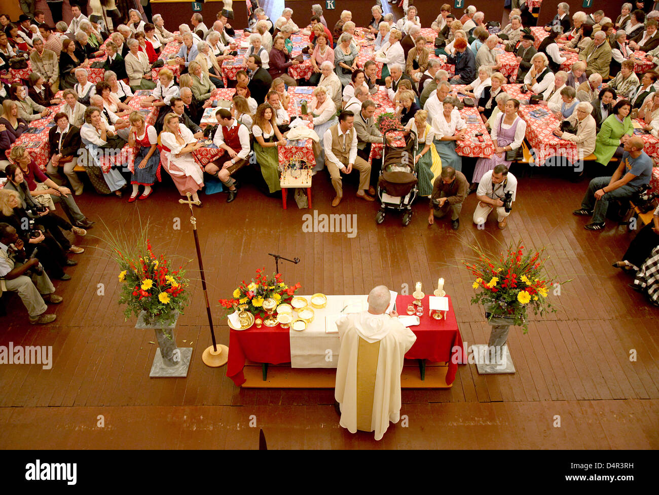 Carnies attend the traditional church service at the Oktoberfest in ...