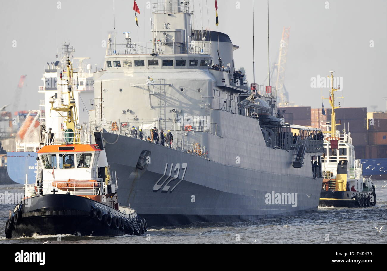 The training ship ?Brasil? of the Brazilian navy arrives in the port of ...