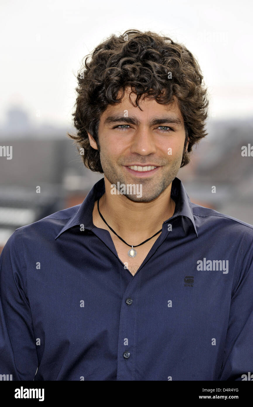 U.S. American actor Adrian Grenier at a press conference in Munich ...