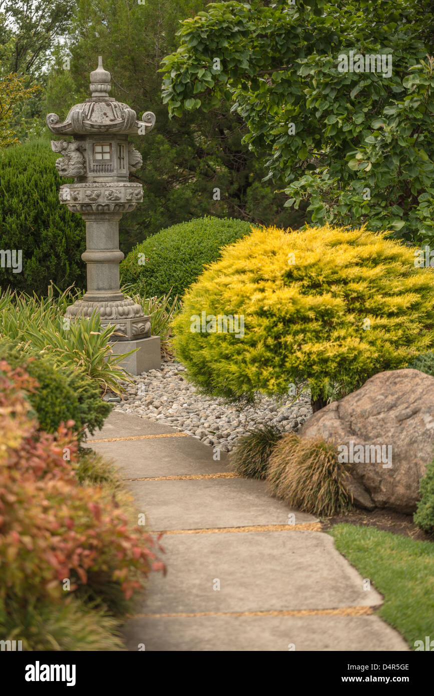 The immaculate Japanese Senzui Water Garden. Himeji Gardens, Adelaide ...