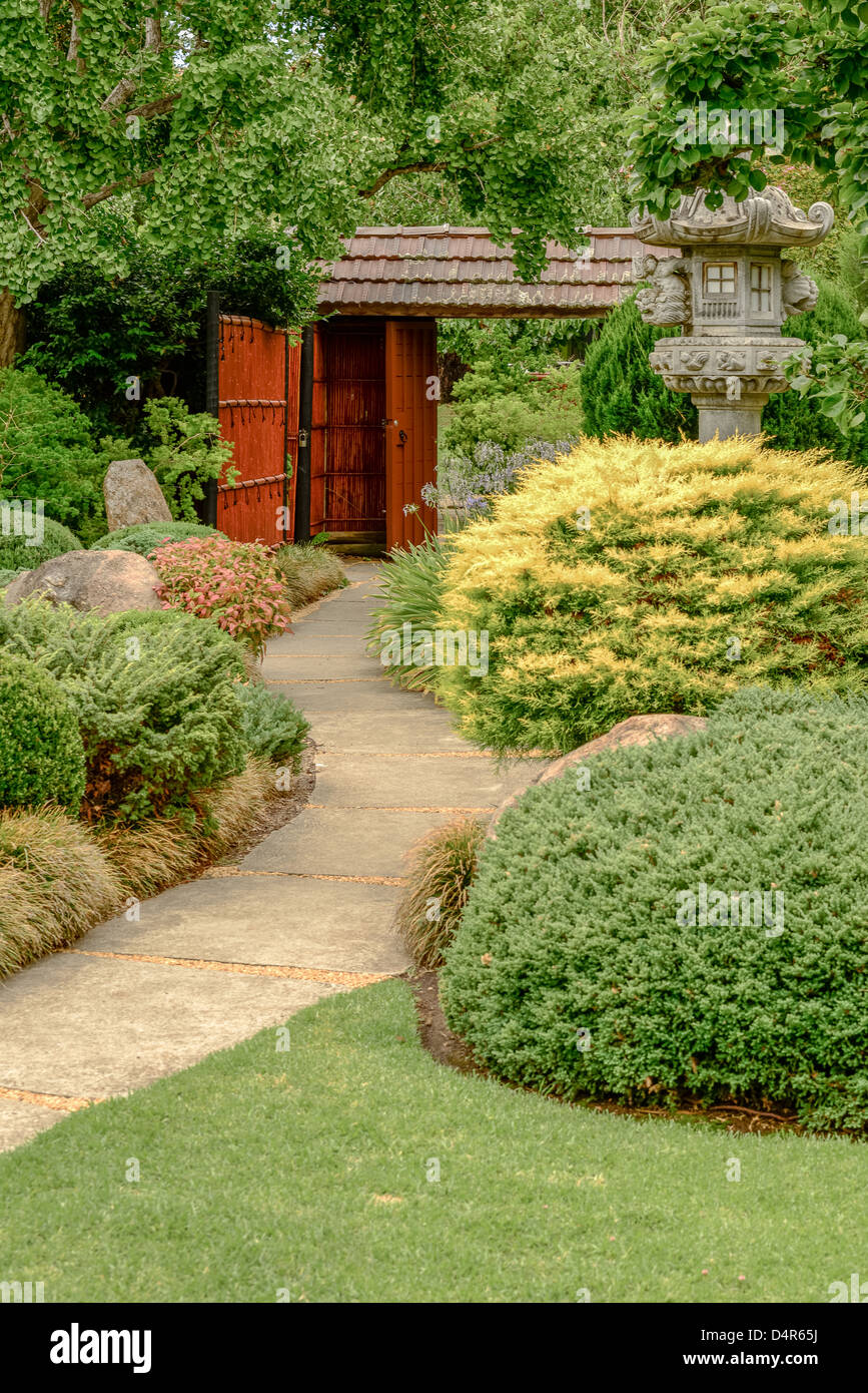 The immaculate Japanese Senzui Water Garden. Himeji Gardens, Adelaide ...