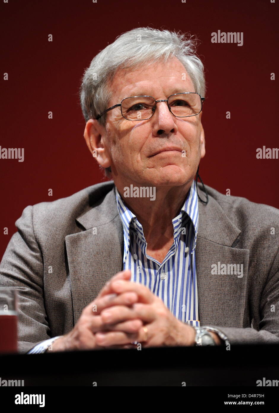 Israeli writer Amos Oz pictured before a reading from his new book ...