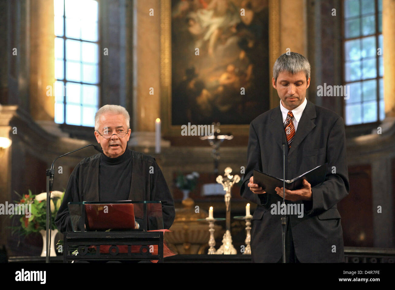 The former reverend of Leipzig?s Nicolai church, Christian Fuehrer (L ...