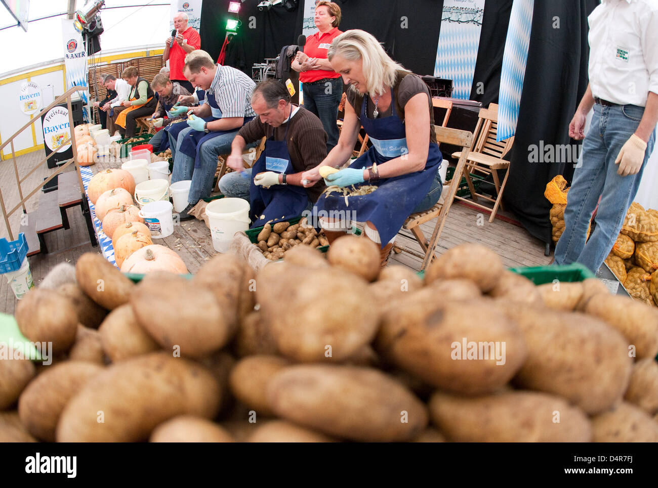 Potato competition hi-res stock photography and images - Alamy