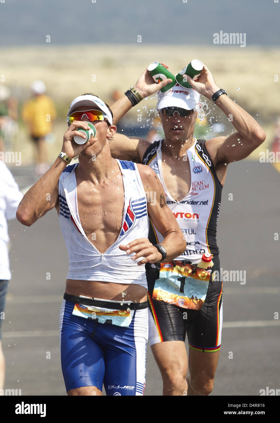 German athlete Andreas Raelert (L) and Australian athlete Craig ...