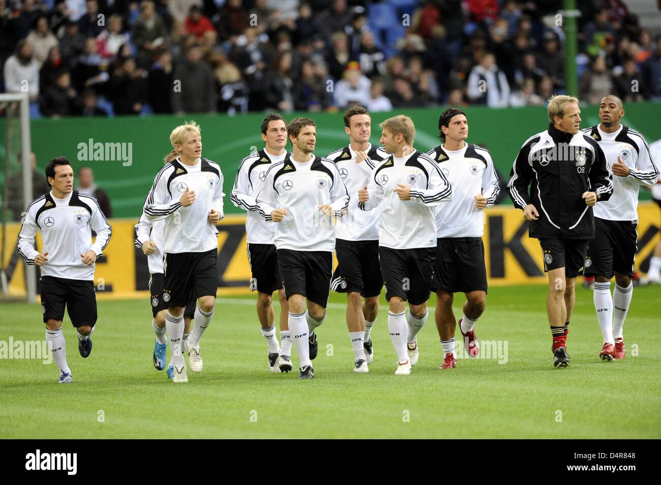 Germany?s national soccer team during a public practice session at HSH ...