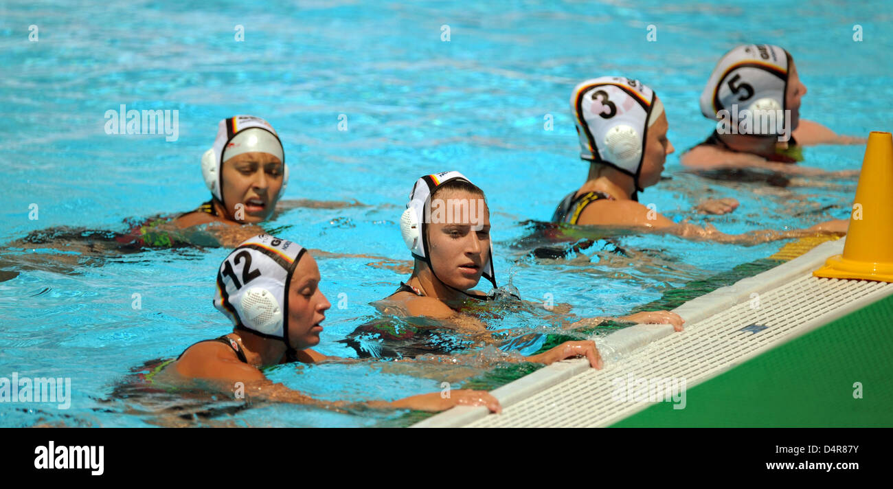 Germany?s players at the pool edge during the Water Polo group D ...