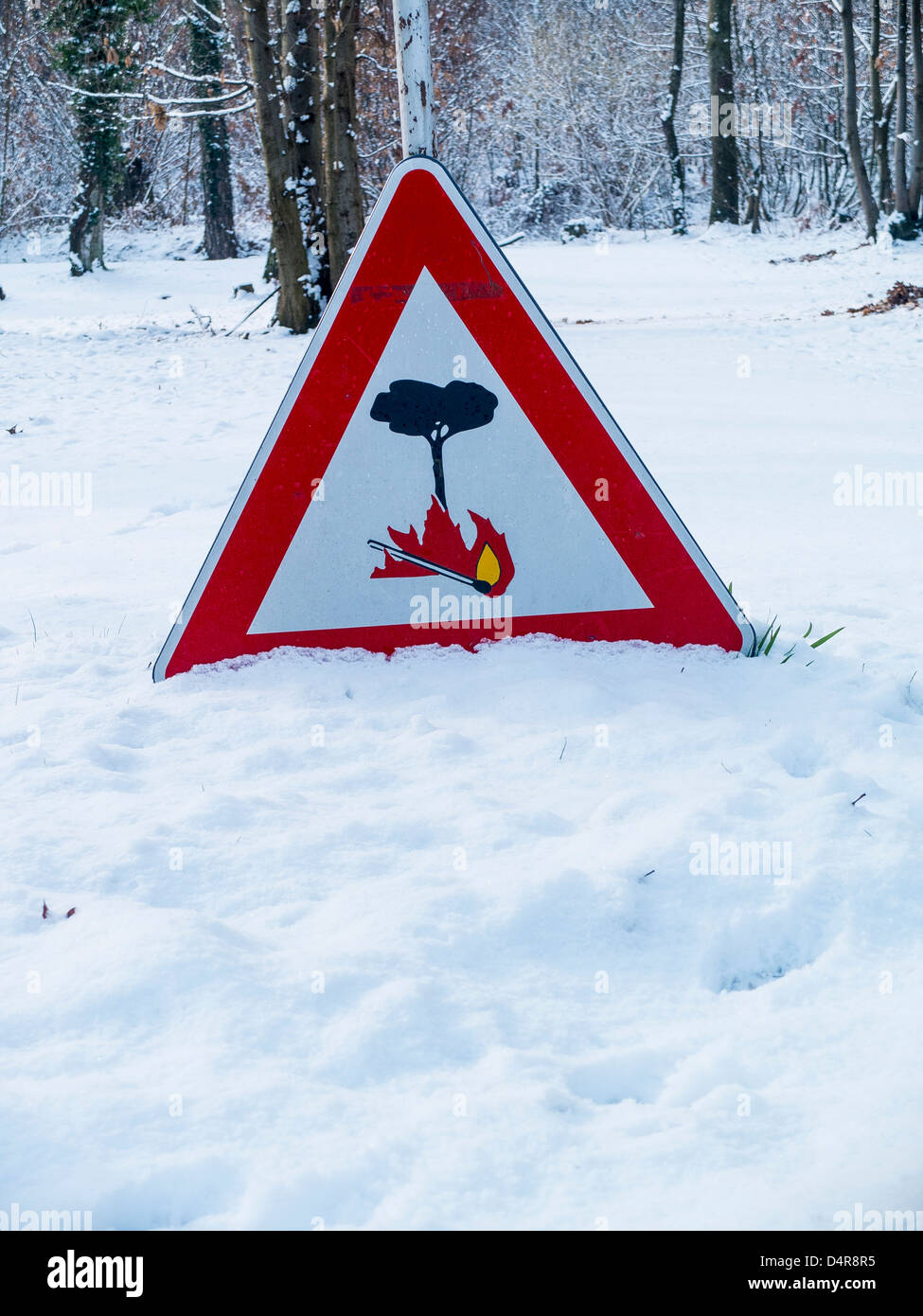 Signage plate attention fire danger Stock Photo - Alamy