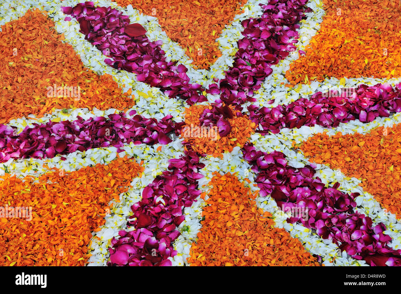 Traditional Hindu flower decoration on the floor Stock Photo - Alamy