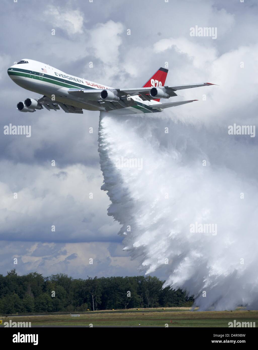 Evergreen International Aviation's ?Supertanker?, based on a Boeing 747 ...
