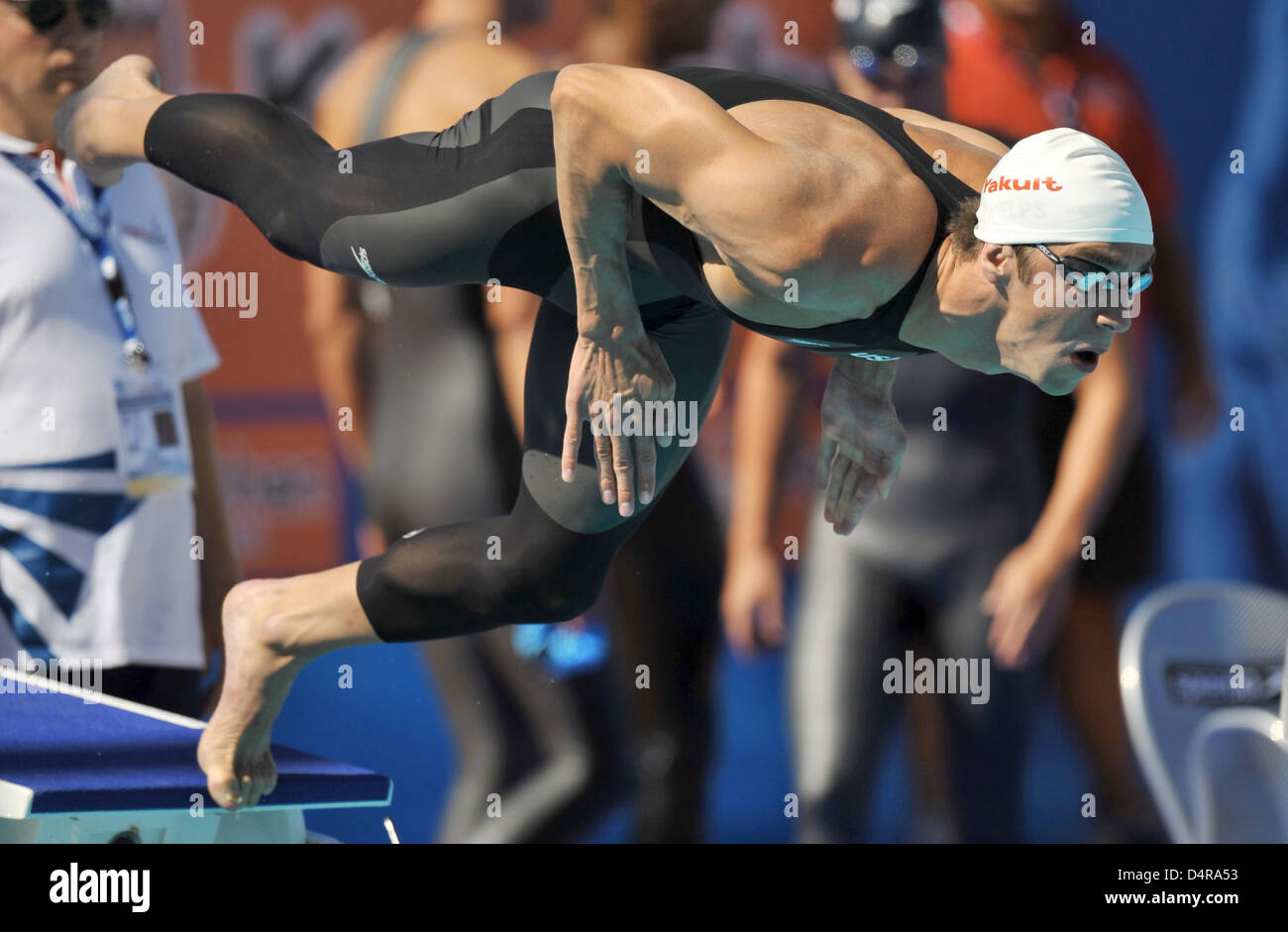 USA?s Michael Phelps jumps off the starting block to a 200m Freestyle ...