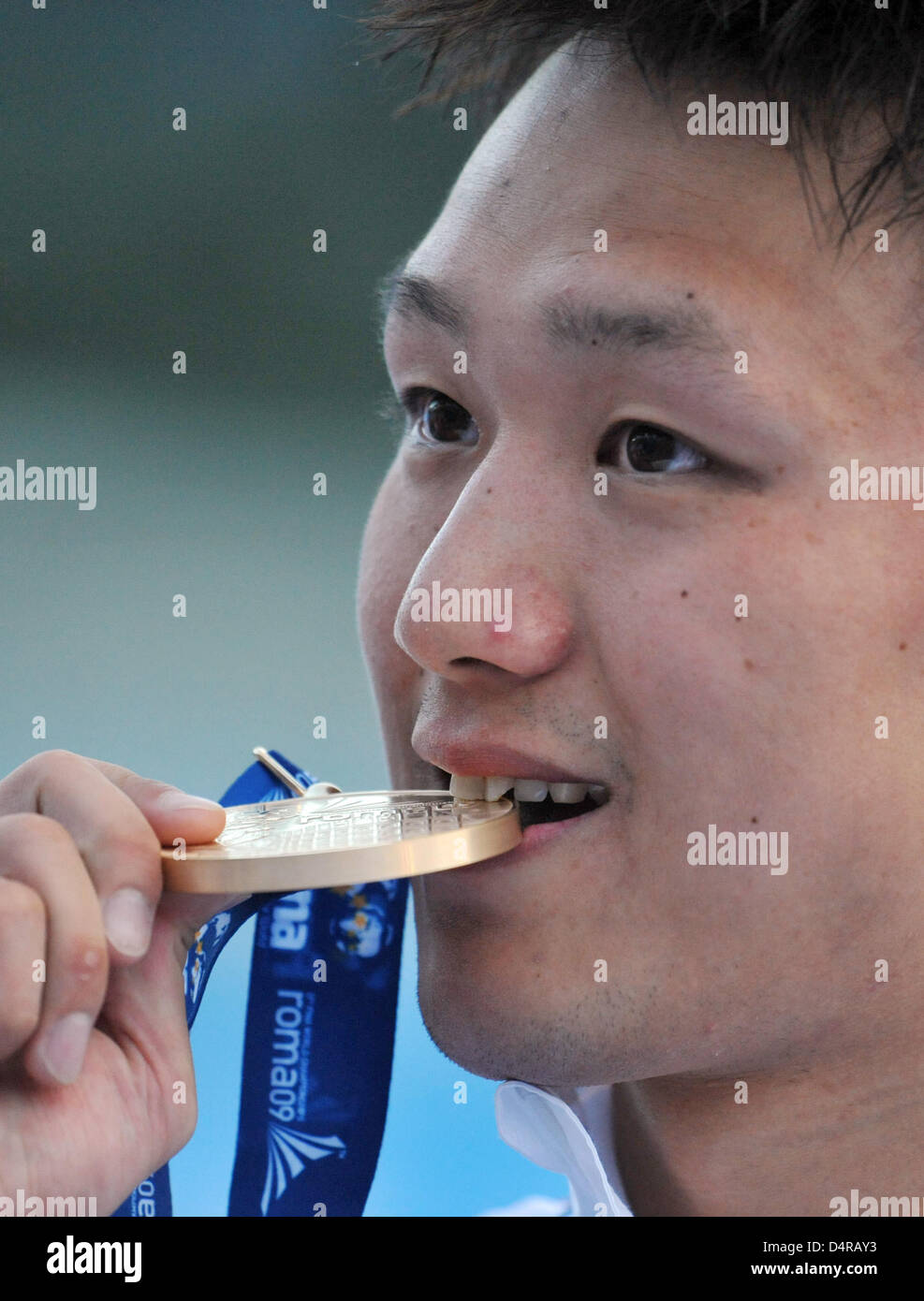 Chinese swimmer Lin Zhang presents his gold medal after winning the men ...