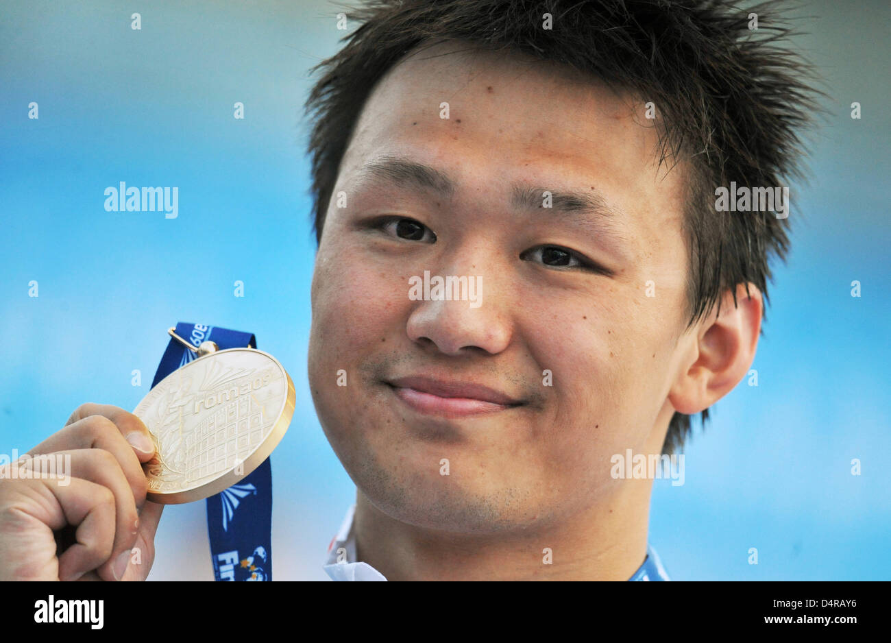 Chinese swimmer Lin Zhang presents his gold medal after winning the men ...