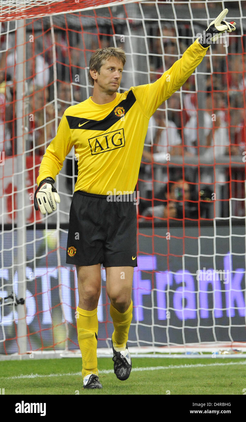 Manchester?s goalkeeper Edwin van der Saar shown in action during the ...