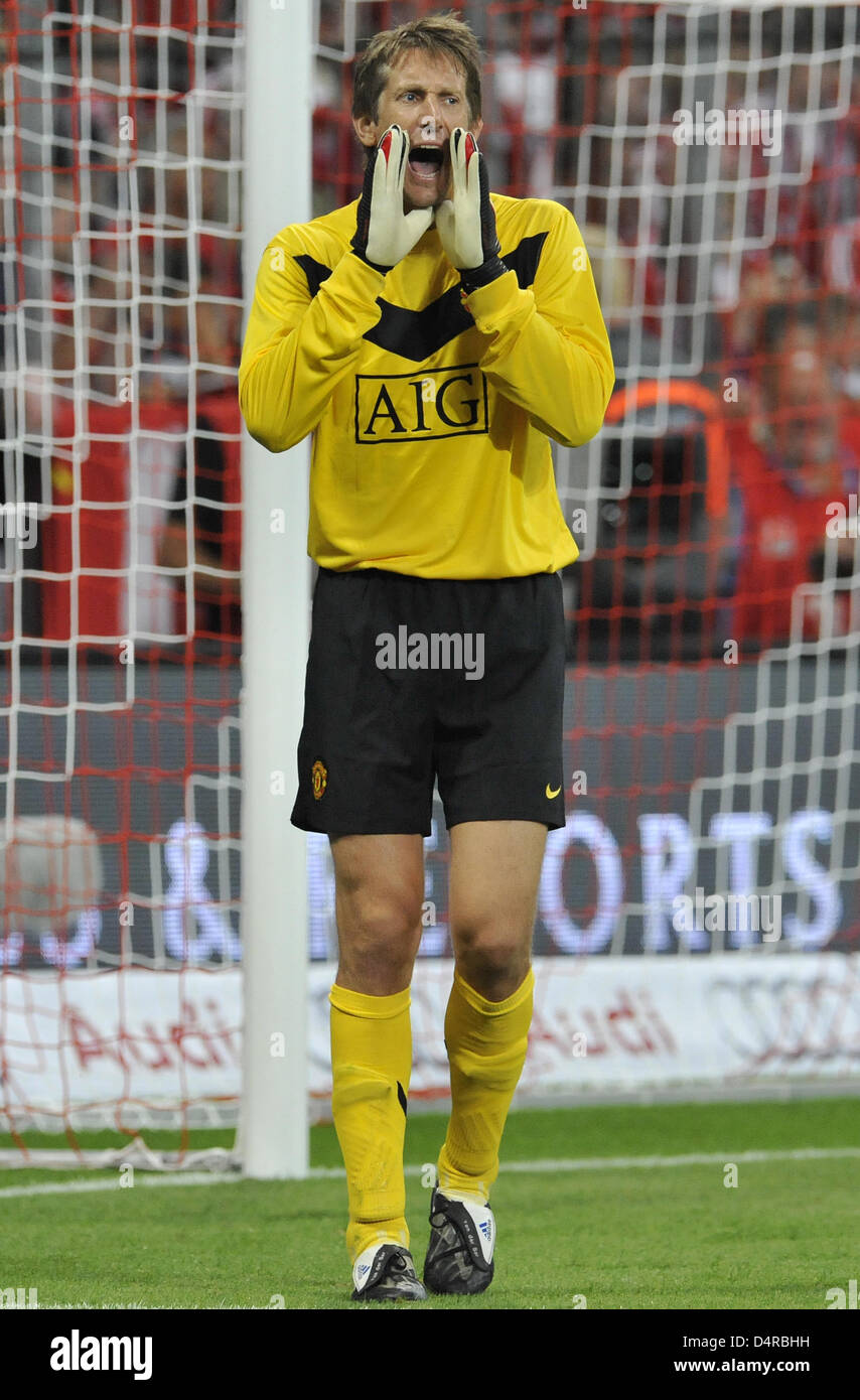 Manchester?s goalkeeper Edwin van der Saar shown in action during the ...
