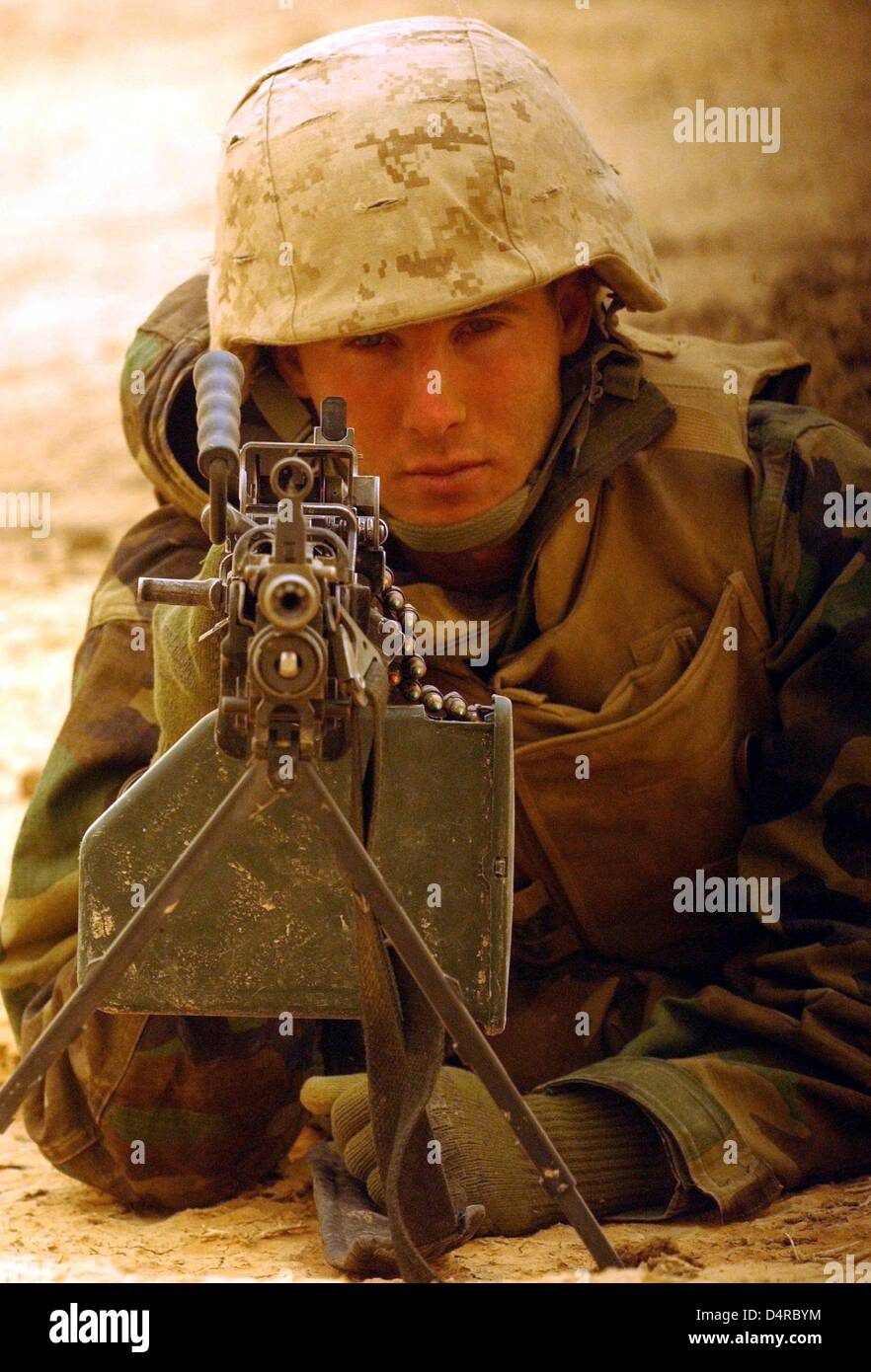 A soldier of the 3rd reconnaissance batallion of the US Marine infantry ...