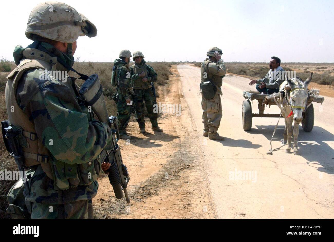 Us marines in iraq 2003 hi-res stock photography and images - Alamy