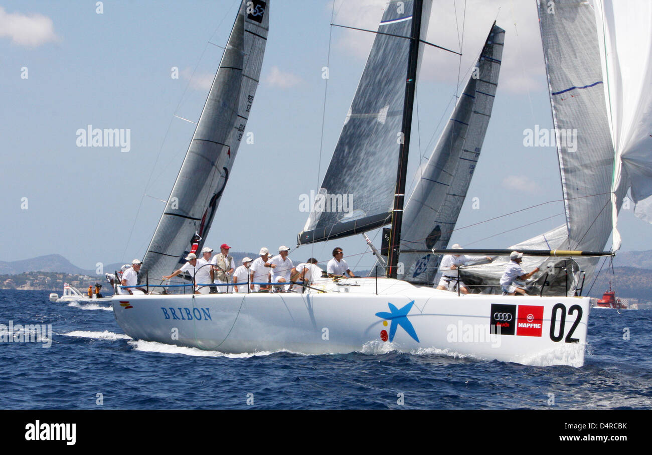 King Juan Carlos of Spain (red cap) on board racing yacht ?Bribon ...
