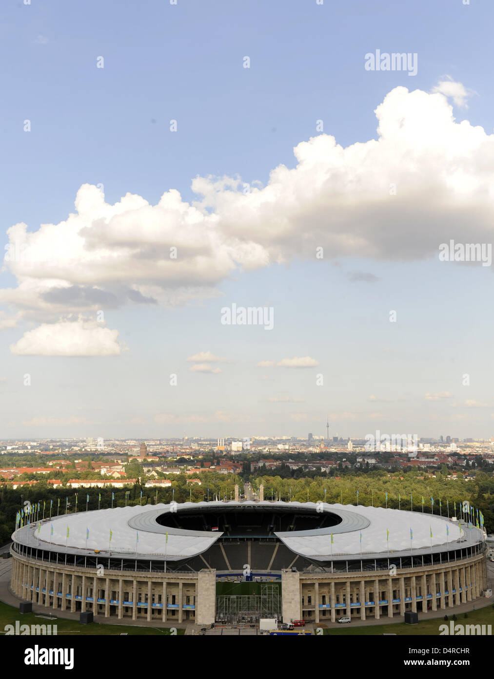 General view over the Olympic stadium, venue for the 12th IAAF World ...